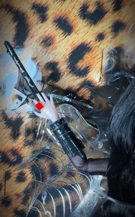 Monster High Skullector Elvira Mistress Of The Dark Doll 2025