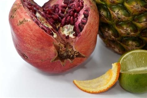 무료 사진 항균 항 산화 음료 감귤 류 칵테일 음료 신선한 과일 익은 과일 시럽