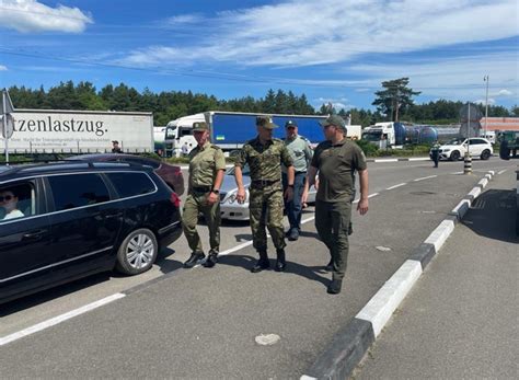 Украинцы круглосуточно стоят на границе с евробляхами как выбрать