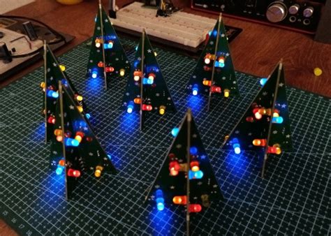 3D Christmas Tree PCB Using LEDs CH32V003 MCU And CR2032 Battery
