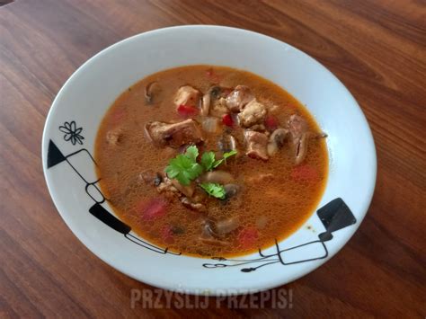 Gulasz z papryką i pieczarkami przepis PrzyslijPrzepis pl