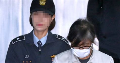 포토 공판 참석하는 국정농단 핵심인물 최순실