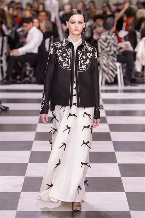 La Rêverie Surréaliste Du Défilé Dior Haute Couture