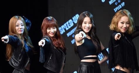 멜로디데이 시선 강탈하는 의상과 포즈