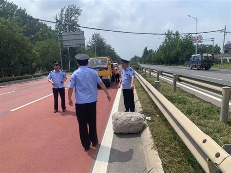 铜山公路站及时清理占道巨石保障公路安全澎湃号·政务澎湃新闻 The Paper