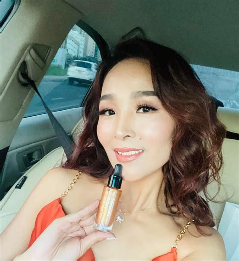 Алтлаг сувдан бүтэц бүхий We Love Cosmetics Mongolia