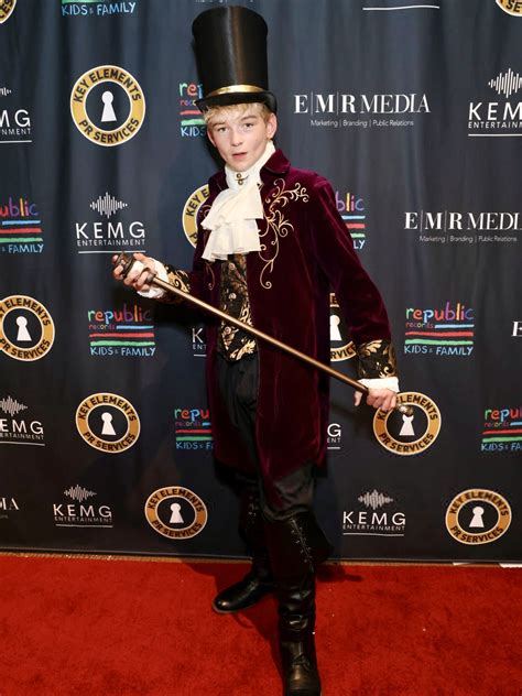 The Island Resort Chapter 3 Epsilonstark2000 Real Person Fiction