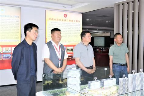 大理州国资委党委书记、主任黑尚锋走进心里程推动合作进程 心里程教育集团做互联网教育的领航企业