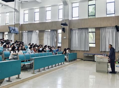 “培育工匠精神、坚守匠心筑梦” 学院党委副书记孙建华深入课堂讲授思政课