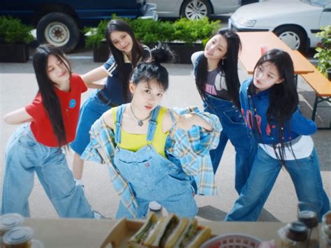 ILLIT 아일릿 Lucky Girl Syndrome Official MV trong