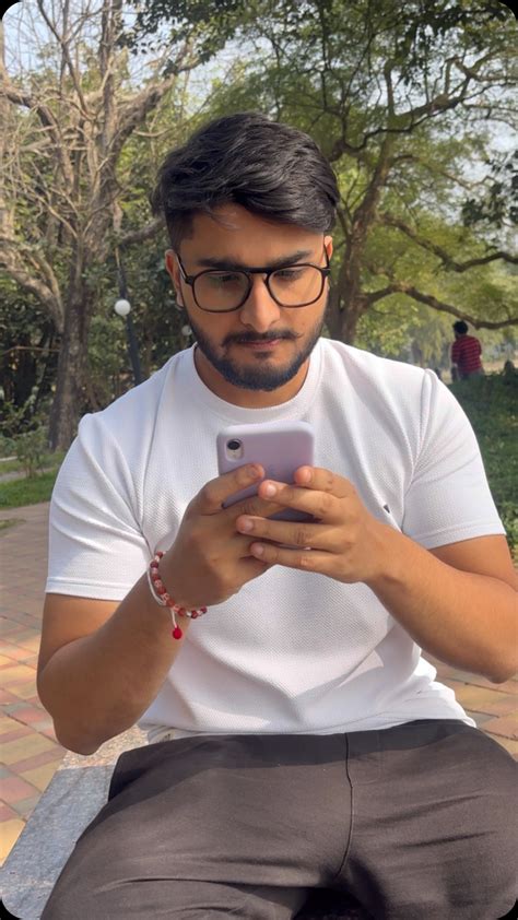 nayan and siddhartha he got his iphone by an exciting offer 😱📱