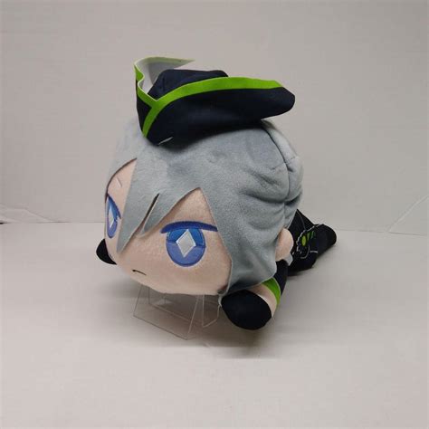 ツイステ メガジャンボ寝そべりぬいぐるみ シルバー 32 0814 7 メルカリ