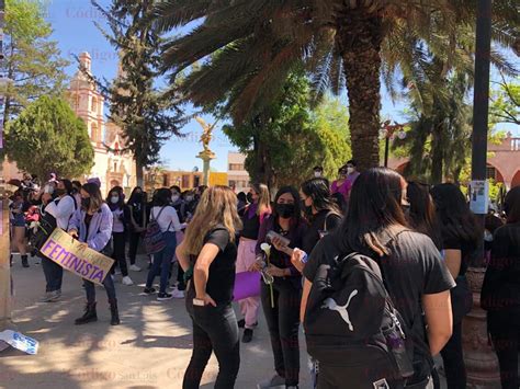 Mujeres Se Manifiestan Frente A Presidencia Municipal De Matehuala