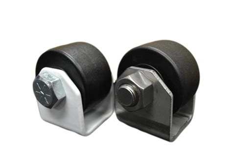 Low Profile High Strength Isolating Casing Spacer With Rollers Ppsc