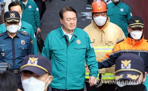 이태원 사고현장 방문한 윤 대통령 연합뉴스