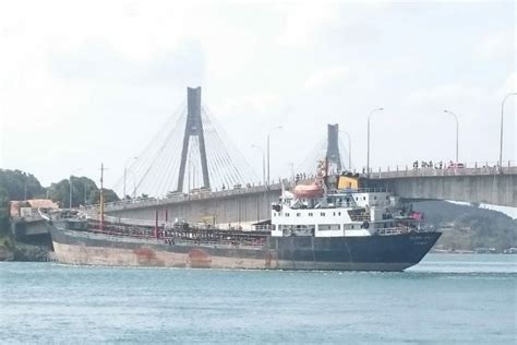 Ditabrak Kapal Tanker Jembatan Di Batam Ini Alami Kerusakan Serius
