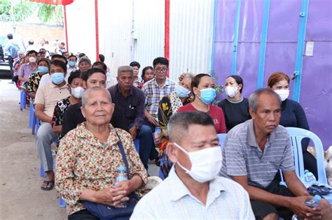 អភិបាលខណ្ឌមានជ័យ បើកការដ្ឋានជួសជុលផ្លូវបេតុង ប្រវែង១០០ម៉ែត្រ និងដាក់លូប្រវែង២០០