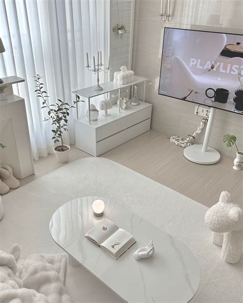 알콩이네👒 L 홈스타일링 L 소품인테리어 L 데스크테리어 동네한바퀴🐾 제가 넘 집순이라 주말이면 남편이 저를 어떻게든 데리고 나가요 그래서 손 잡고 동네한바퀴라도 돌고