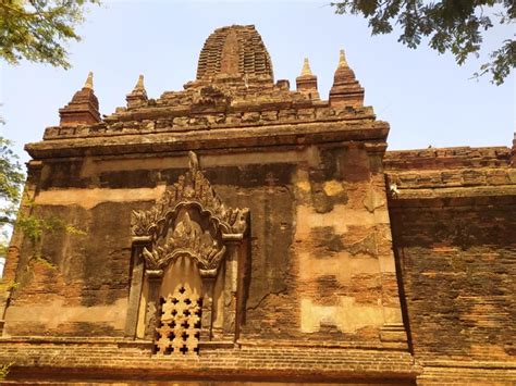 ပုဂံကမ္ဘာ့အမွေအနှစ်ဒေသ လောကထိပ်ပန်ဂူဘုရားအတွင်းရှိ ခေတ်ဟောင်းမွန်ဘာသာ၊ခေတ်ဟောင်းမြန်မာဘာသာဖြင့