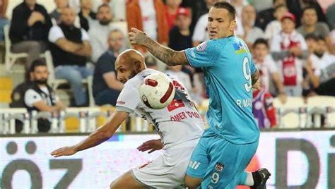 Rey Manaj Sivasspor da ilk resmi maçına çıktı Fanatik Gazetesi