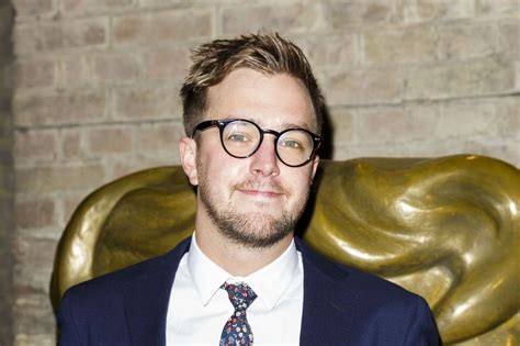 Love Island Narrator Iain Stirlings Joke Sparks Backlash From Viewers