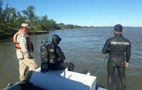 Corrientes desesperada búsqueda de dos pescadores que cayeron de un bote al río Paraná Infobae