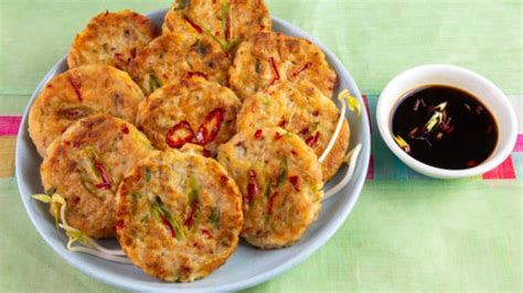 Green Moong Tikki কাঁচা মুগ ভিজিয়ে বানিয়ে নিন দারুণ স্বাদের এই চপ