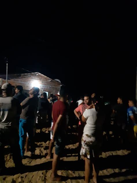 Corpo de mulher é encontrado enterrado em quintal de casa no interior
