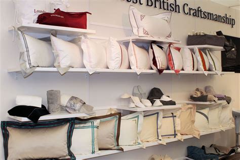 Pin By Wenfix Yang On Shelf Display Display Shelves Exhibition Stand Shelves