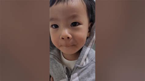 할머니가 사준 옷입고 새침하게 누워있기 2살아기할머니사랑 Youtube