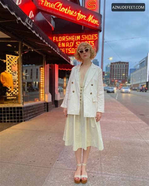 Samantha Bartow Feet Aznudefeet