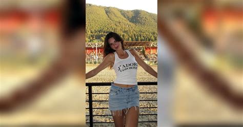 Top Kendall Jenners Street Style To Inspire Your Daily Outfit Trstdly Trusted News In