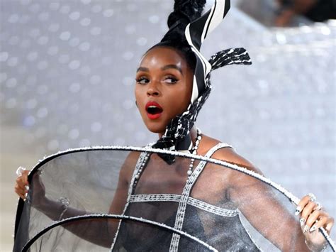 Janelle Monáe Does A Strip Show To Reveal Her Dazzling Bikini On Met