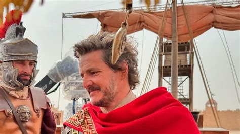 Pedro Pascal Teilt Behind The Scenes Pics Von Gladiator Ii
