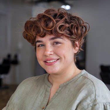 Chic Pixie Cuts That Complement Chubby Faces In