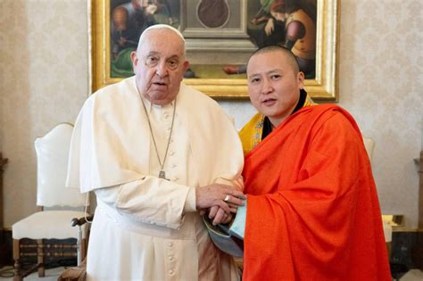 Тэргүүн хамба Д Жавзандорж Гэгээн ширээт улсын тэргүүн Пап Францис нар уулзжээ