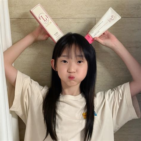 이소영 협찬 × Lisumofficial 가율이가 요즘 건조한 피부 때문에 가려워해서 크림오일 이것저것 바르는데