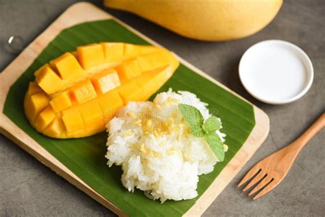Thai Dessert Thai Rice Flour Pandan Leaf Cantaloupe Jelly Mixed Fruit