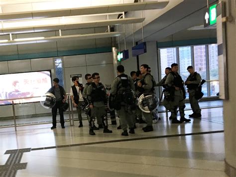 【逃犯条例】网民发「港铁超合作运动」 多站有防暴警戒备截查黑衣人 星岛日报