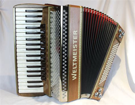 5867 Certified Pre Owned Walnut Weltmeister Monte 37 Helikon Piano