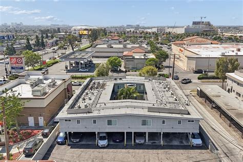 9910 S Village Dr Inglewood Ca 90305 The Century Village Apartments