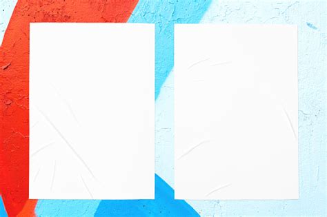두 개의 주름이 달린 글루드 포스터 템플릿이 있는 다채로운 도시 벽 질감 0명에 대한 스톡 사진 및 기타 이미지 0명 A4