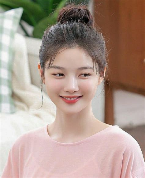 Korean Kim Yoo Jung에 있는 Renee Andrews님의 핀 소녀 얼굴 머리 연예인