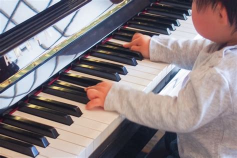 幼児のピアノは何歳から？習うメリットは？教室の選び方や練習法、出場できるコンクール・人気曲 Hugkum（はぐくむ）