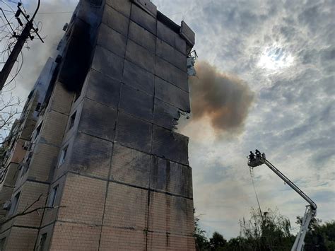 Four Killed By Russian Strikes On Central Ukraine City Au