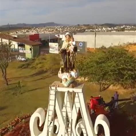 Veja A Imagem De Nossa Senhora Do Carmo Sendo Colocada No Trevo VÍdeo