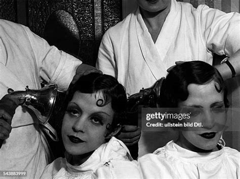 Twins Daisy Hilton Photos And Premium High Res Pictures Getty Images