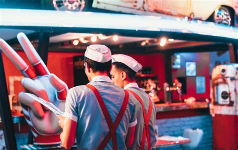 Menebak Yang Akan Terjadi Jika Karens Diner Buka Di Indonesia