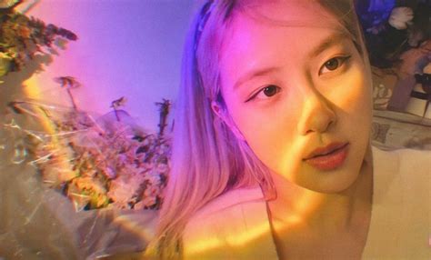 Pin by ᗰᗩᑎᘜOʸᵘⁿᵃ ˢ on Rose Blackpink rose Rosé vlive Blackpink