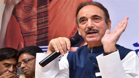 कांग्रेस को बड़ा झटका गांधी परिवार के नजदीकी गुलाम नबी आजाद ने पार्टी